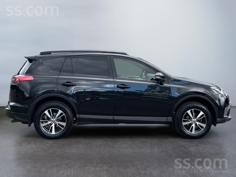 Melns Toyota RAV4 2016 Rīga, ar dzinēja tilpumu 2.00 L un nobraukumu 182 tūkst. km par 15520 €, foto 7 vietnē AUTOMOTO.COM.LV