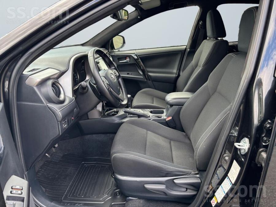 Melns Toyota RAV4 2016 Rīga, ar dzinēja tilpumu 2.00 L un nobraukumu 182 tūkst. km par 15520 €, foto 10 vietnē AUTOMOTO.COM.LV