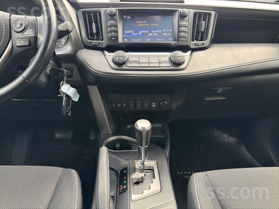 Melns Toyota RAV4 2016 Rīga, ar dzinēja tilpumu 2.00 L un nobraukumu 182 tūkst. km par 15520 €, foto 12 vietnē AUTOMOTO.COM.LV
