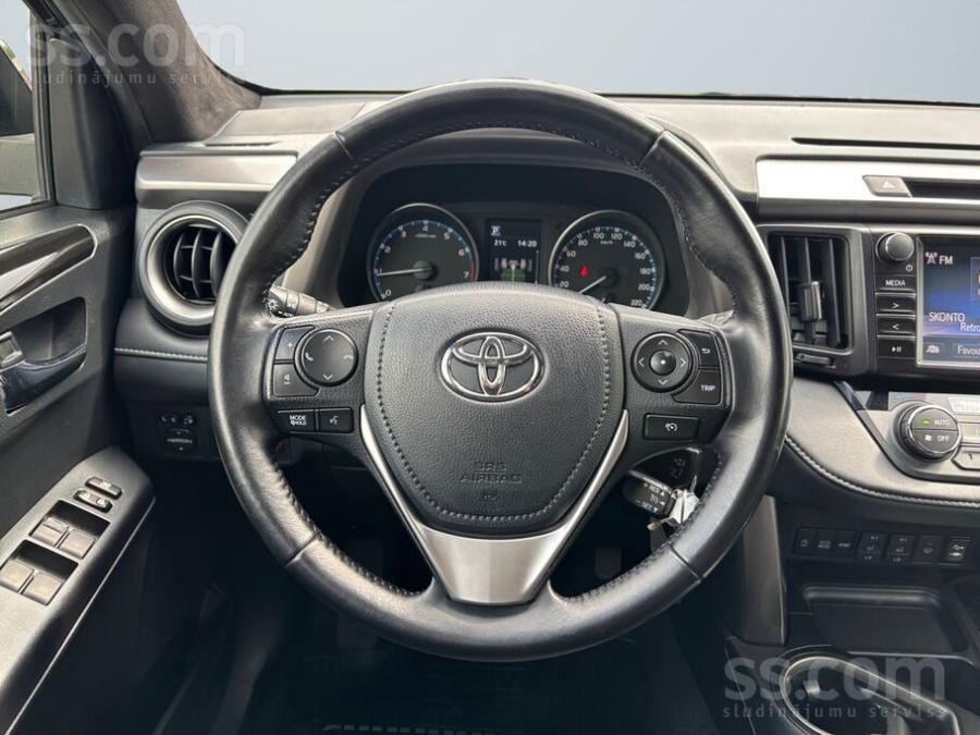 Melns Toyota RAV4 2016 Rīga, ar dzinēja tilpumu 2.00 L un nobraukumu 182 tūkst. km par 15520 €, foto 13 vietnē AUTOMOTO.COM.LV