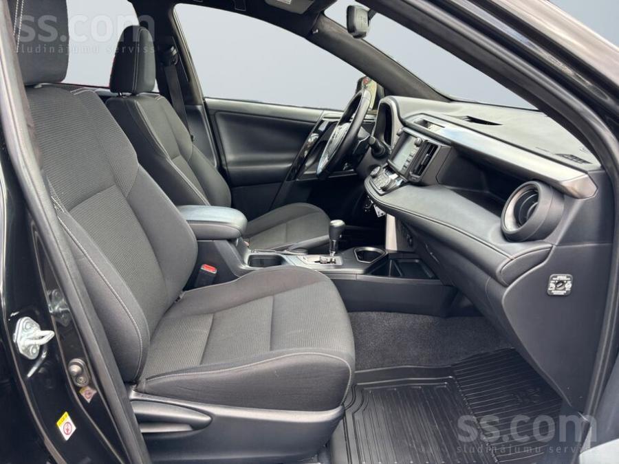 Melns Toyota RAV4 2016 Rīga, ar dzinēja tilpumu 2.00 L un nobraukumu 182 tūkst. km par 15520 €, foto 16 vietnē AUTOMOTO.COM.LV