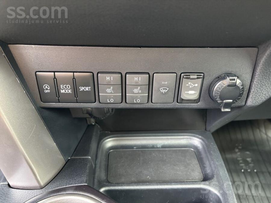 Melns Toyota RAV4 2016 Rīga, ar dzinēja tilpumu 2.00 L un nobraukumu 182 tūkst. km par 15520 €, foto 17 vietnē AUTOMOTO.COM.LV
