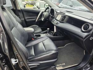 Black Toyota RAV4 2016 in Vilnius, with an engine capacity of 2.49 L and mileage of 173 thousand km for 15300 €, photo 9 on AUTOMOTO.COM.LV