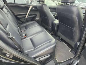 Black Toyota RAV4 2016 in Vilnius, with an engine capacity of 2.49 L and mileage of 173 thousand km for 15300 €, photo 10 on AUTOMOTO.COM.LV