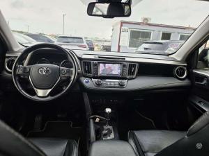 Black Toyota RAV4 2016 in Vilnius, with an engine capacity of 2.49 L and mileage of 173 thousand km for 15300 €, photo 14 on AUTOMOTO.COM.LV