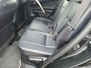 Black Toyota RAV4 2016 in Vilnius, with an engine capacity of 2.49 L and mileage of 173 thousand km for 15300 €, photo 16 on AUTOMOTO.COM.LV