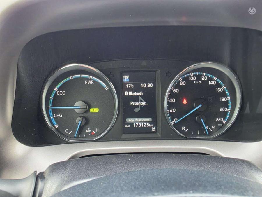 Black Toyota RAV4 2016 in Vilnius, with an engine capacity of 2.49 L and mileage of 173 thousand km for 15300 €, photo 19 on AUTOMOTO.COM.LV