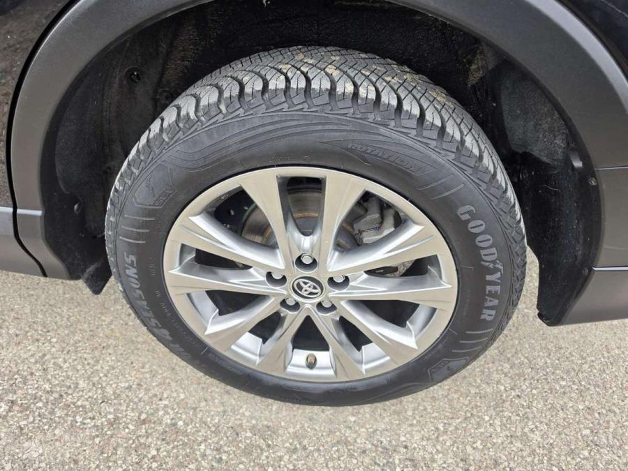 Black Toyota RAV4 2016 in Vilnius, with an engine capacity of 2.49 L and mileage of 173 thousand km for 15300 €, photo 23 on AUTOMOTO.COM.LV