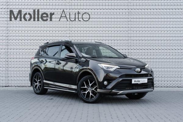 Black Toyota RAV4 2016 in Marupe, with an engine capacity of 2.00 L and mileage of 138 thousand km for 17800 €, photo 2 on AUTOMOTO.COM.LV