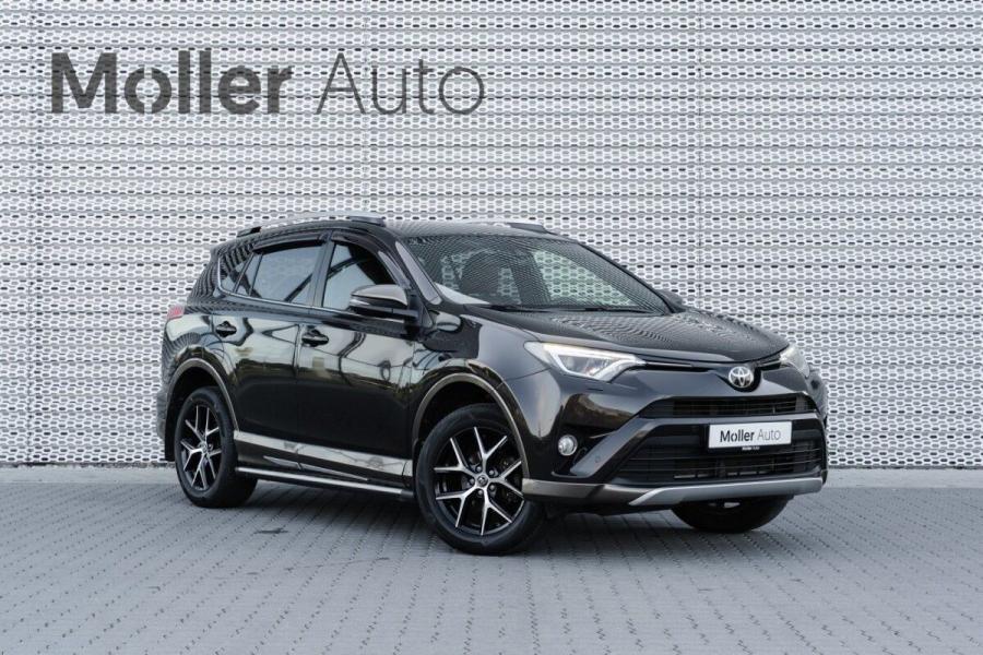 Black Toyota RAV4 2016 in Marupe, with an engine capacity of 2.00 L and mileage of 138 thousand km for 17800 €, photo 3 on AUTOMOTO.COM.LV