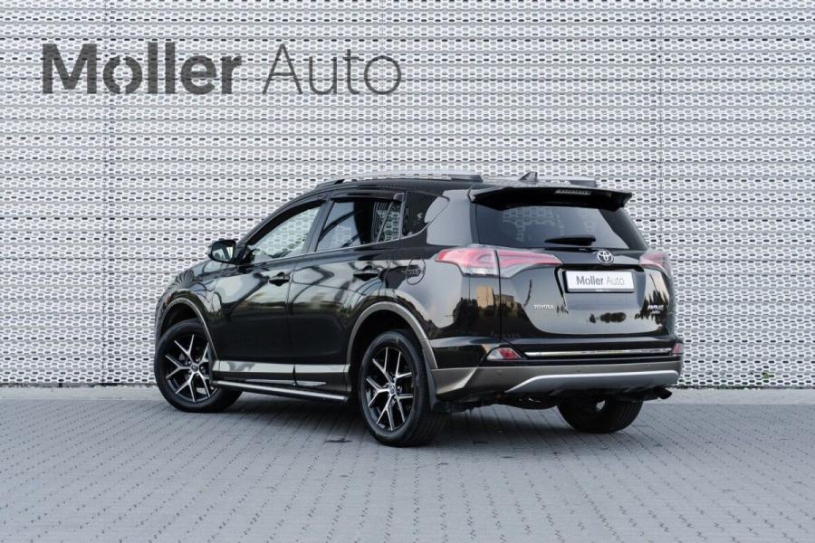 Black Toyota RAV4 2016 in Marupe, with an engine capacity of 2.00 L and mileage of 138 thousand km for 17800 €, photo 4 on AUTOMOTO.COM.LV