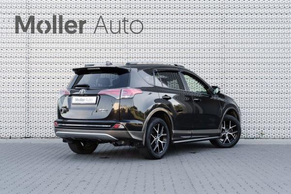 Black Toyota RAV4 2016 in Marupe, with an engine capacity of 2.00 L and mileage of 138 thousand km for 17800 €, photo 4 on AUTOMOTO.COM.LV
