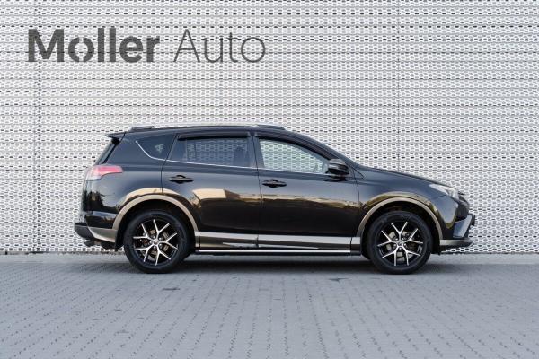 Black Toyota RAV4 2016 in Marupe, with an engine capacity of 2.00 L and mileage of 138 thousand km for 17800 €, photo 5 on AUTOMOTO.COM.LV