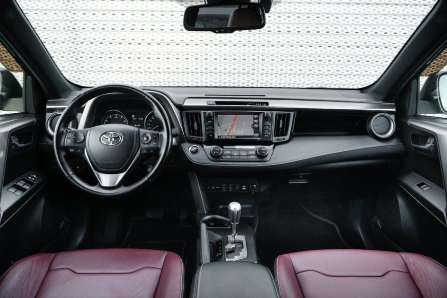 Black Toyota RAV4 2016 in Marupe, with an engine capacity of 2.00 L and mileage of 138 thousand km for 17800 €, photo 7 on AUTOMOTO.COM.LV
