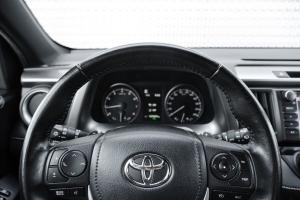 Black Toyota RAV4 2016 in Marupe, with an engine capacity of 2.00 L and mileage of 138 thousand km for 17800 €, photo 11 on AUTOMOTO.COM.LV
