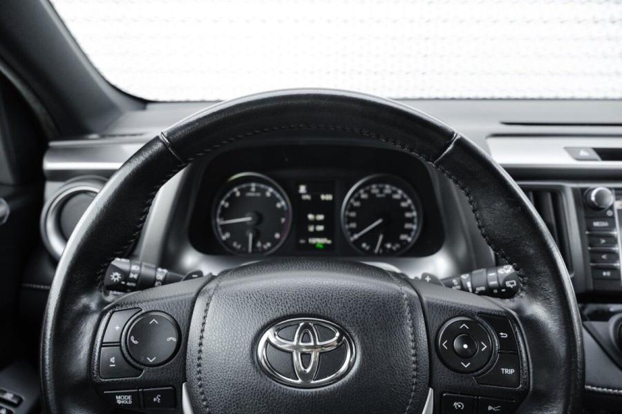 Black Toyota RAV4 2016 in Marupe, with an engine capacity of 2.00 L and mileage of 138 thousand km for 17800 €, photo 11 on AUTOMOTO.COM.LV