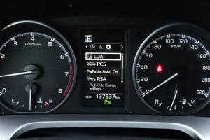 Black Toyota RAV4 2016 in Marupe, with an engine capacity of 2.00 L and mileage of 138 thousand km for 17800 €, photo 14 on AUTOMOTO.COM.LV