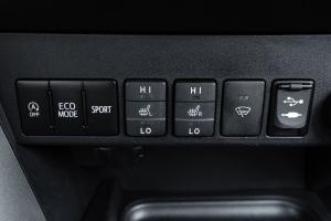 Black Toyota RAV4 2016 in Marupe, with an engine capacity of 2.00 L and mileage of 138 thousand km for 17800 €, photo 16 on AUTOMOTO.COM.LV
