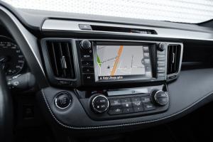 Black Toyota RAV4 2016 in Marupe, with an engine capacity of 2.00 L and mileage of 138 thousand km for 17800 €, photo 17 on AUTOMOTO.COM.LV