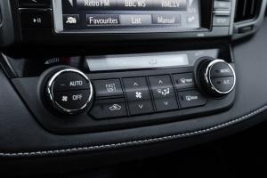 Black Toyota RAV4 2016 in Marupe, with an engine capacity of 2.00 L and mileage of 138 thousand km for 17800 €, photo 19 on AUTOMOTO.COM.LV