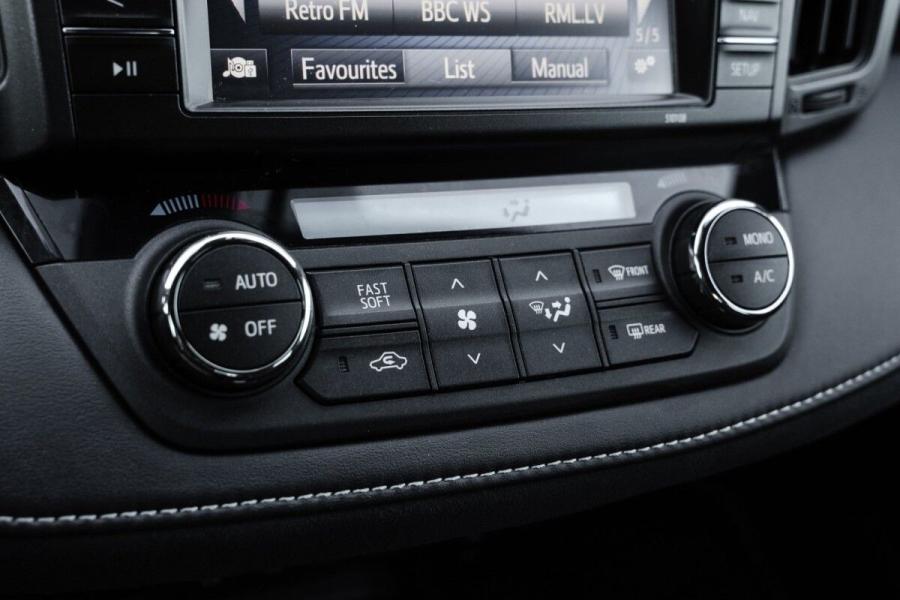Black Toyota RAV4 2016 in Marupe, with an engine capacity of 2.00 L and mileage of 138 thousand km for 17800 €, photo 19 on AUTOMOTO.COM.LV