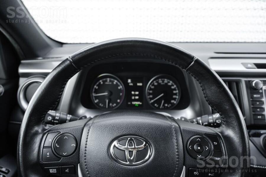 Melns Toyota RAV4 2016 Rīga, ar dzinēja tilpumu 2.00 L un nobraukumu 138 tūkst. km par 17800 €, foto 11 vietnē AUTOMOTO.COM.LV