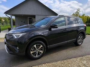 Black Toyota RAV4 2016 in Vilnius, with an engine capacity of 2.49 L and mileage of 176 thousand km for 16200 €, photo 3 on AUTOMOTO.COM.LV