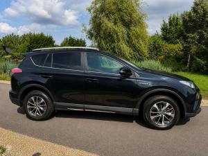Black Toyota RAV4 2016 in Vilnius, with an engine capacity of 2.49 L and mileage of 176 thousand km for 16200 €, photo 6 on AUTOMOTO.COM.LV