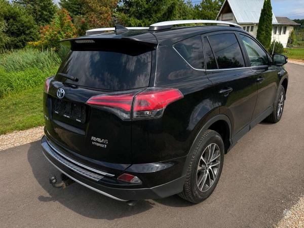 Black Toyota RAV4 2016 in Vilnius, with an engine capacity of 2.49 L and mileage of 176 thousand km for 16200 €, photo 7 on AUTOMOTO.COM.LV