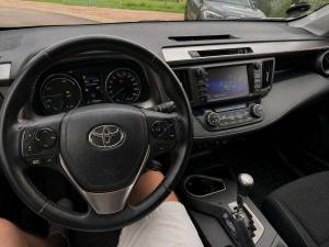 Black Toyota RAV4 2016 in Vilnius, with an engine capacity of 2.49 L and mileage of 176 thousand km for 16200 €, photo 14 on AUTOMOTO.COM.LV