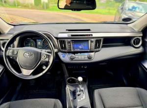 Black Toyota RAV4 2016 in Vilnius, with an engine capacity of 2.49 L and mileage of 176 thousand km for 16200 €, photo 16 on AUTOMOTO.COM.LV