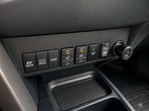Black Toyota RAV4 2016 in Vilnius, with an engine capacity of 2.49 L and mileage of 176 thousand km for 16200 €, photo 20 on AUTOMOTO.COM.LV