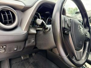 Black Toyota RAV4 2016 in Vilnius, with an engine capacity of 2.49 L and mileage of 176 thousand km for 16200 €, photo 22 on AUTOMOTO.COM.LV