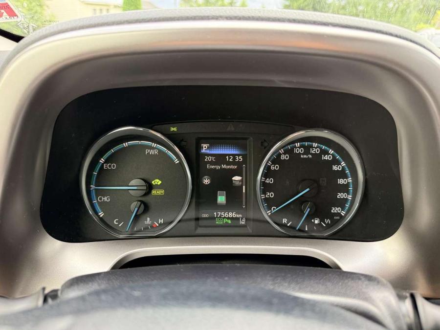 Black Toyota RAV4 2016 in Vilnius, with an engine capacity of 2.49 L and mileage of 176 thousand km for 16200 €, photo 23 on AUTOMOTO.COM.LV