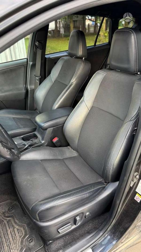 Melns Toyota RAV4 2016 Panevēža, ar dzinēja tilpumu 2.49 L un nobraukumu 160 tūkst. km par 17000 €, foto 11 vietnē AUTOMOTO.COM.LV