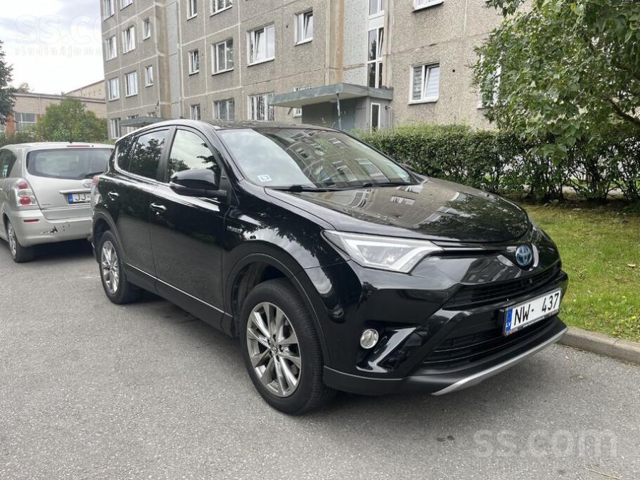 Black Toyota RAV4 2016 in Riga, with an engine capacity of 2.50 L and mileage of 1 thousand km for 21500 €, photo 1 on AUTOMOTO.COM.LV