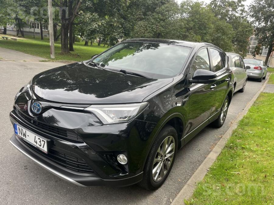 Black Toyota RAV4 2016 in Riga, with an engine capacity of 2.50 L and mileage of 1 thousand km for 21500 €, photo 3 on AUTOMOTO.COM.LV