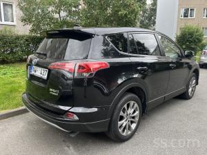 Black Toyota RAV4 2016 in Riga, with an engine capacity of 2.50 L and mileage of 1 thousand km for 21500 €, photo 5 on AUTOMOTO.COM.LV