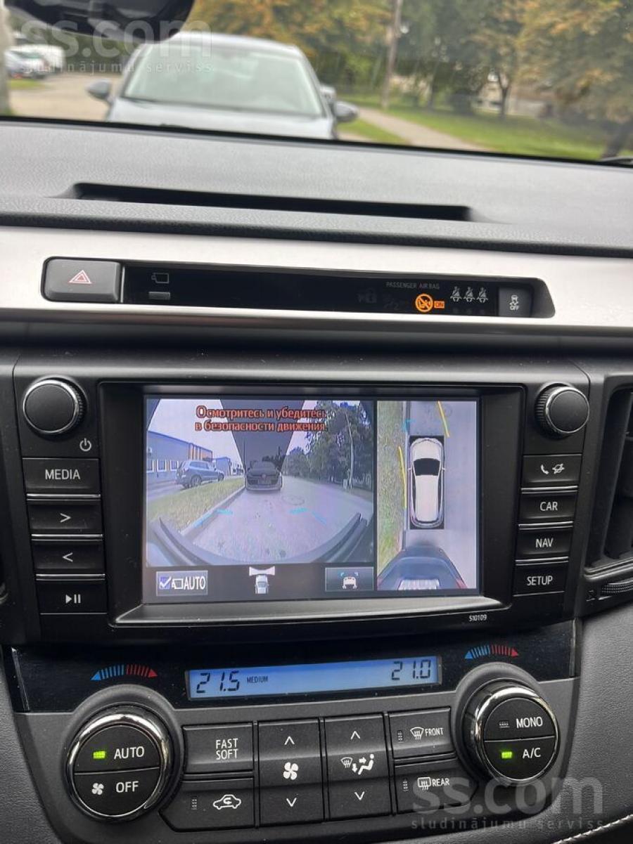 Black Toyota RAV4 2016 in Riga, with an engine capacity of 2.50 L and mileage of 1 thousand km for 21500 €, photo 7 on AUTOMOTO.COM.LV