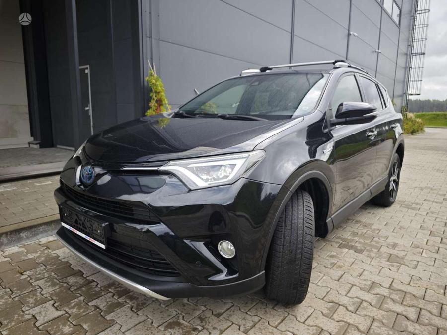 Melns Toyota RAV4 2016 Viļņa, ar dzinēja tilpumu 2.49 L un nobraukumu 187 tūkst. km par 16450 €, foto 3 vietnē AUTOMOTO.COM.LV