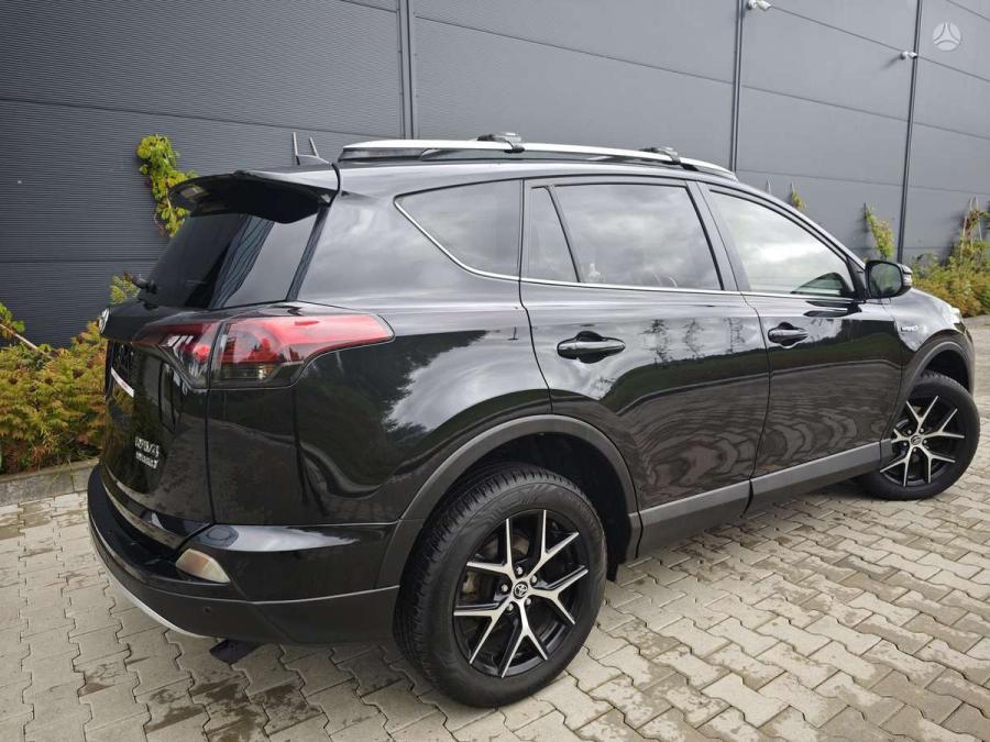 Melns Toyota RAV4 2016 Viļņa, ar dzinēja tilpumu 2.49 L un nobraukumu 187 tūkst. km par 16450 €, foto 8 vietnē AUTOMOTO.COM.LV