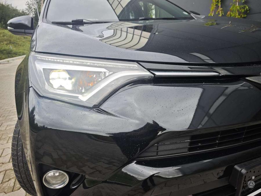 Melns Toyota RAV4 2016 Viļņa, ar dzinēja tilpumu 2.49 L un nobraukumu 187 tūkst. km par 16450 €, foto 11 vietnē AUTOMOTO.COM.LV