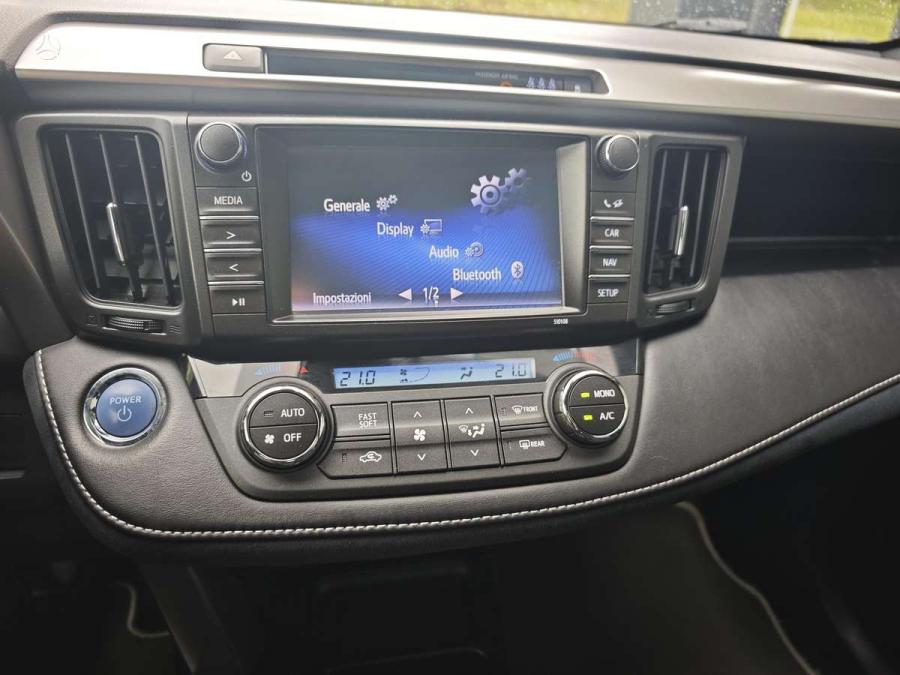 Melns Toyota RAV4 2016 Viļņa, ar dzinēja tilpumu 2.49 L un nobraukumu 187 tūkst. km par 16450 €, foto 16 vietnē AUTOMOTO.COM.LV