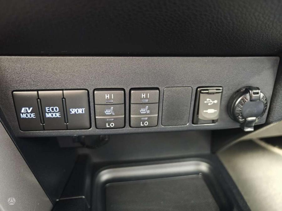 Melns Toyota RAV4 2016 Viļņa, ar dzinēja tilpumu 2.49 L un nobraukumu 187 tūkst. km par 16450 €, foto 18 vietnē AUTOMOTO.COM.LV