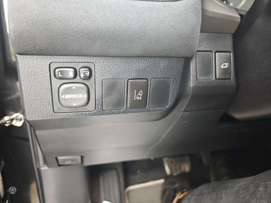 Melns Toyota RAV4 2016 Viļņa, ar dzinēja tilpumu 2.49 L un nobraukumu 187 tūkst. km par 16450 €, foto 19 vietnē AUTOMOTO.COM.LV
