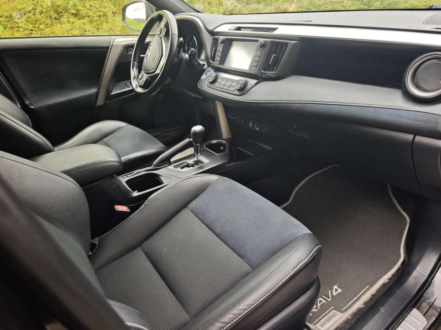 Melns Toyota RAV4 2016 Viļņa, ar dzinēja tilpumu 2.49 L un nobraukumu 187 tūkst. km par 16450 €, foto 20 vietnē AUTOMOTO.COM.LV