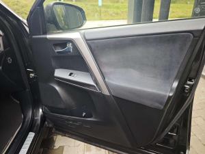 Melns Toyota RAV4 2016 Viļņa, ar dzinēja tilpumu 2.49 L un nobraukumu 187 tūkst. km par 16450 €, foto 21 vietnē AUTOMOTO.COM.LV