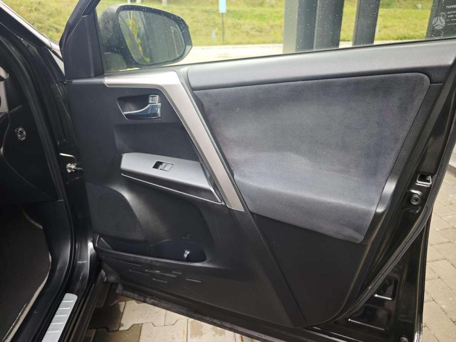 Melns Toyota RAV4 2016 Viļņa, ar dzinēja tilpumu 2.49 L un nobraukumu 187 tūkst. km par 16450 €, foto 21 vietnē AUTOMOTO.COM.LV