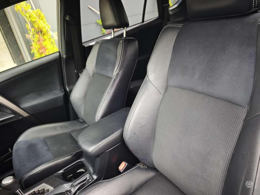 Melns Toyota RAV4 2016 Viļņa, ar dzinēja tilpumu 2.49 L un nobraukumu 187 tūkst. km par 16450 €, foto 23 vietnē AUTOMOTO.COM.LV