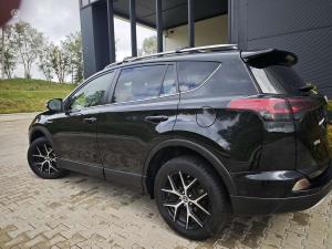 Melns Toyota RAV4 2016 Viļņa, ar dzinēja tilpumu 2.49 L un nobraukumu 187 tūkst. km par 16450 €, foto 27 vietnē AUTOMOTO.COM.LV